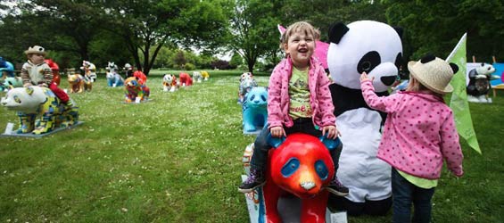 Panda sculptures displayed at "Experience China" event in Berlin ...